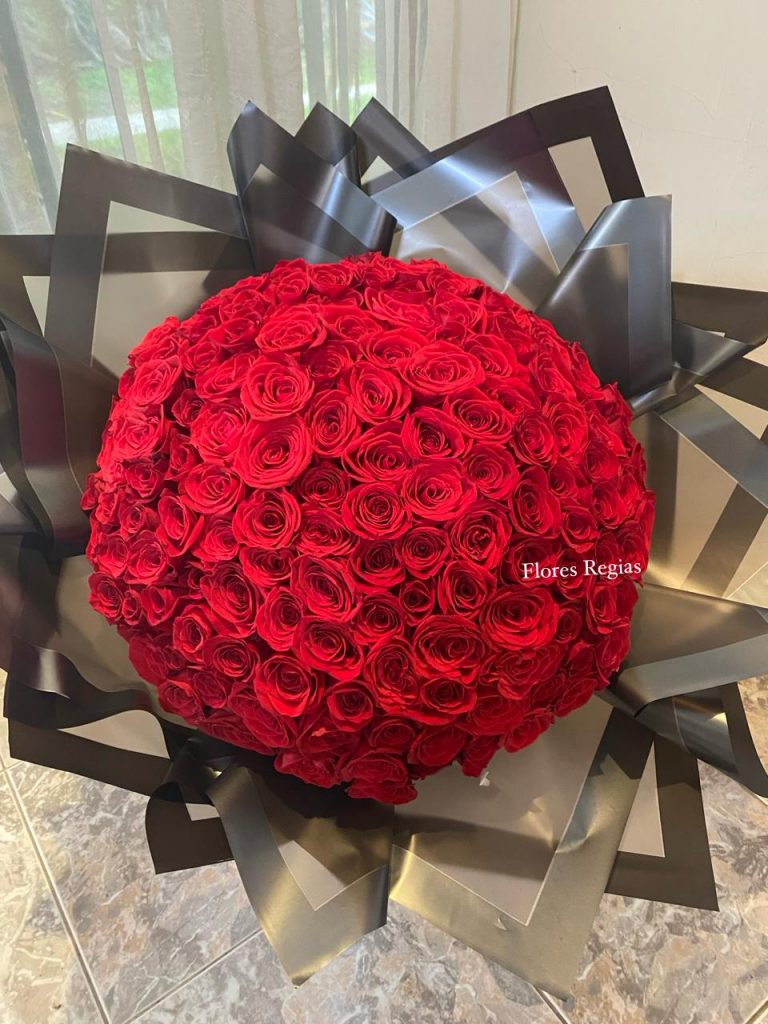 "RAMO BUCHON" DE 150 ROSAS ROJAS - Flores Regias