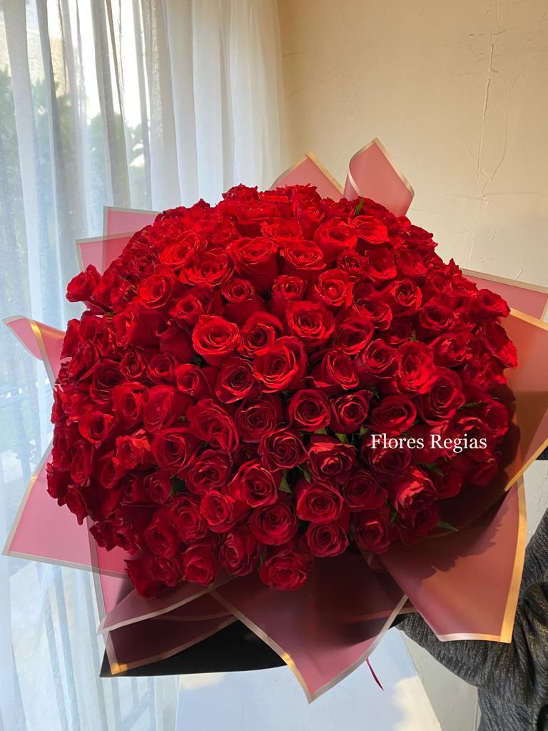 "RAMO BUCHON" DE 150 ROSAS ROJAS - Flores Regias