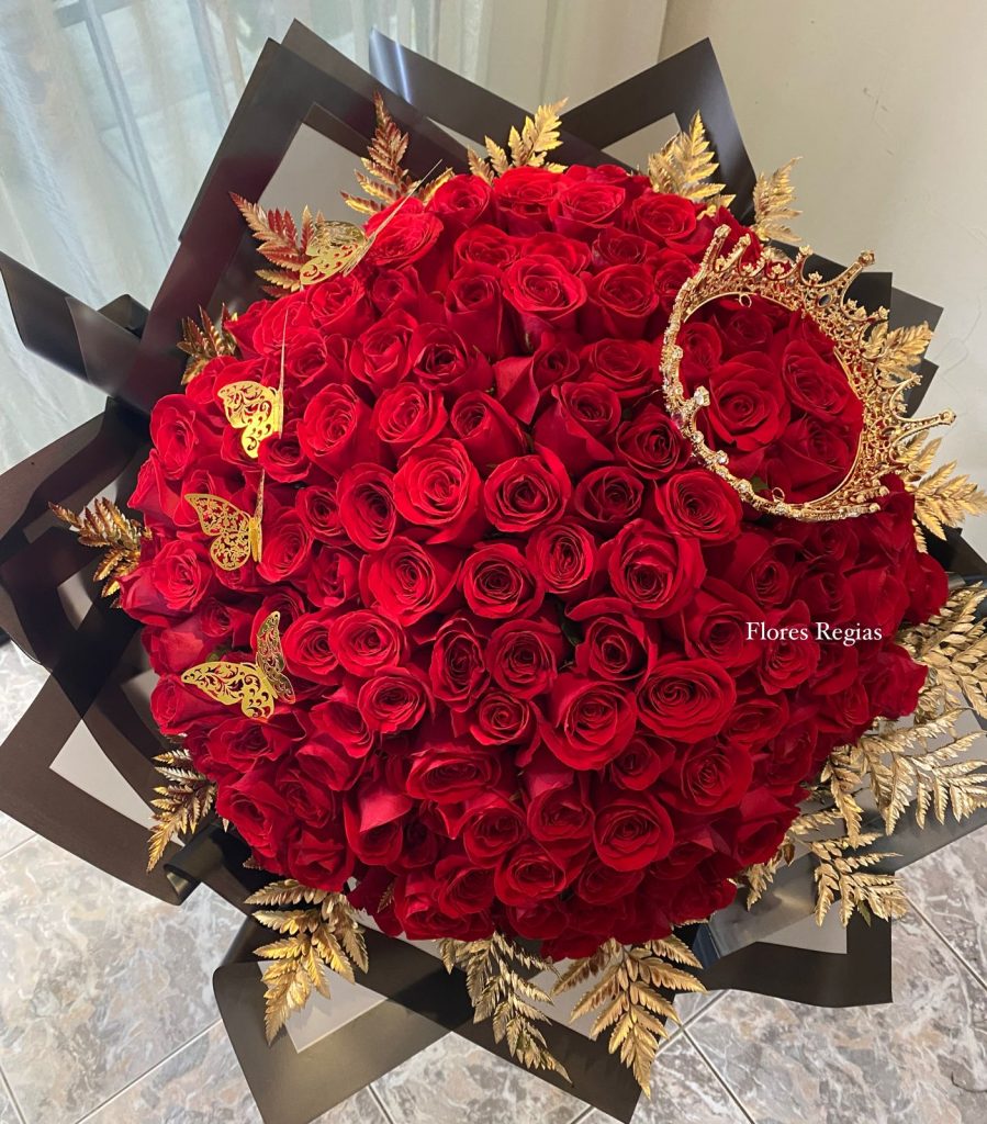 «RAMO BUCHON» 200 ROSAS ROJAS Y ACCESORIOS GOLD - Flores Regias