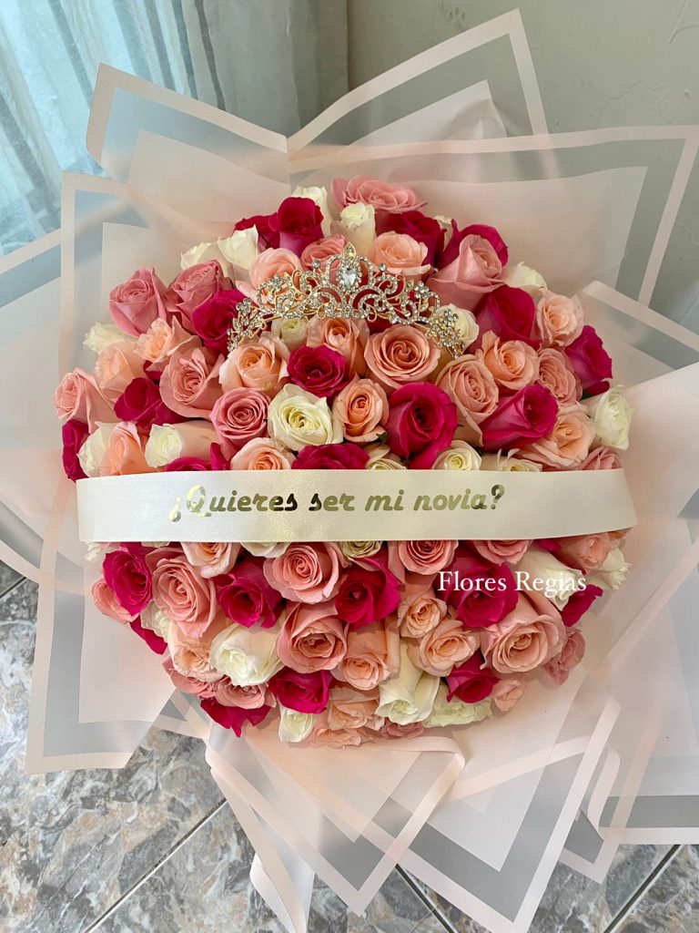 "RAMO BUCHON" DE 100 ROSAS ROSAS, LISTON PERSONALIZADO & CORONA ...